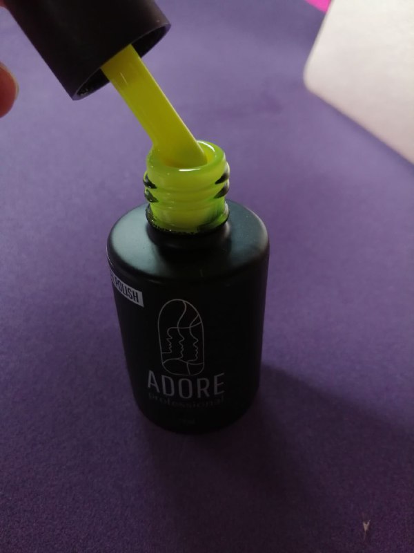 PANTONE -12-0736 TCX Lemon Drop - модні відтінки манікюру 2024 ...